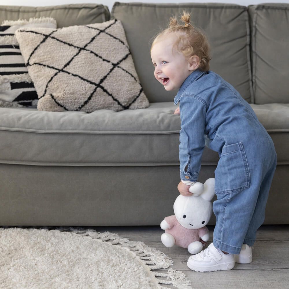 Miffy & Friends Miffy Fluffy Cuddle Pink 25cm – MeeQ